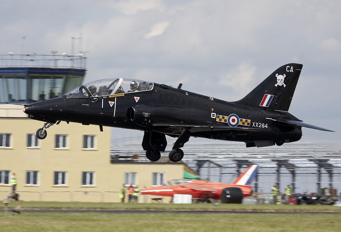 store.bg - Военен учебен самолет - BAe Hawk T1A / MK1 - Сглобяем ...